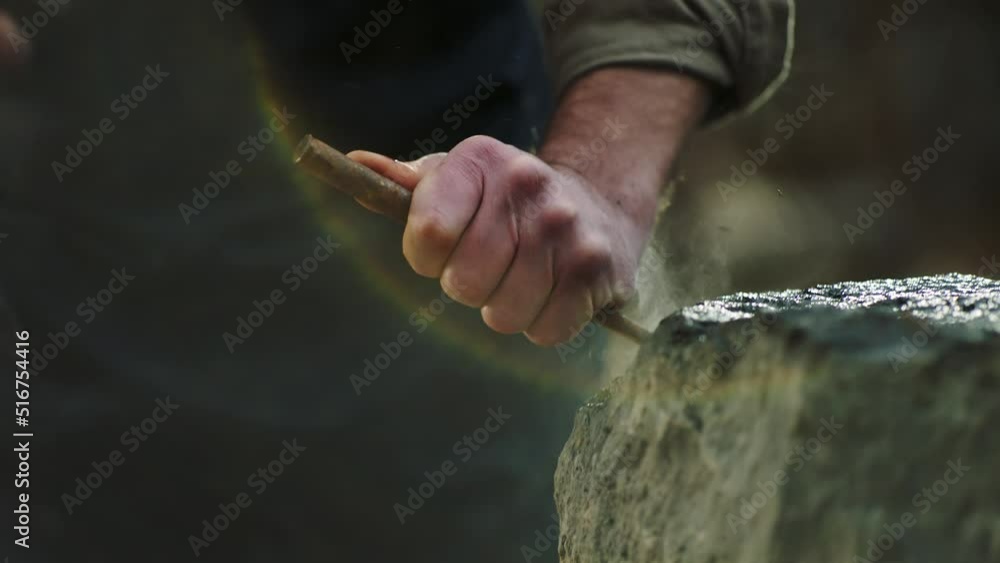 Sculptor shaping a big stone. Rock breaking Stock ビデオ | Adobe Stock