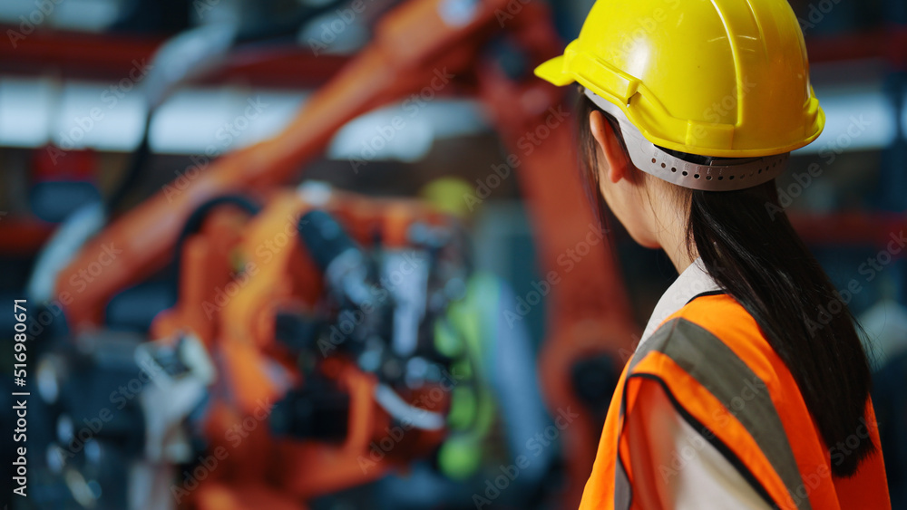 Female engineer portrait, Confident female industrial engineer ...