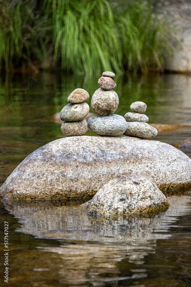 piedras apiladas en un río simbolizando el zen Stock Photo | Adobe Stock