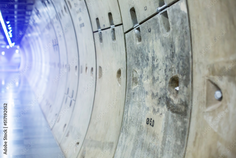 Foto de Walkway Tunnel to Sam Yan MRT Station, Bangkok do Stock | Adobe ...