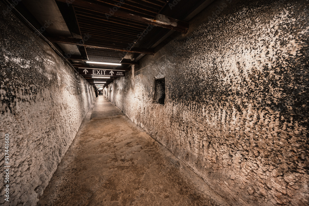 Foto de Underground theme park in big salt mine Salina Turda, Turda in ...