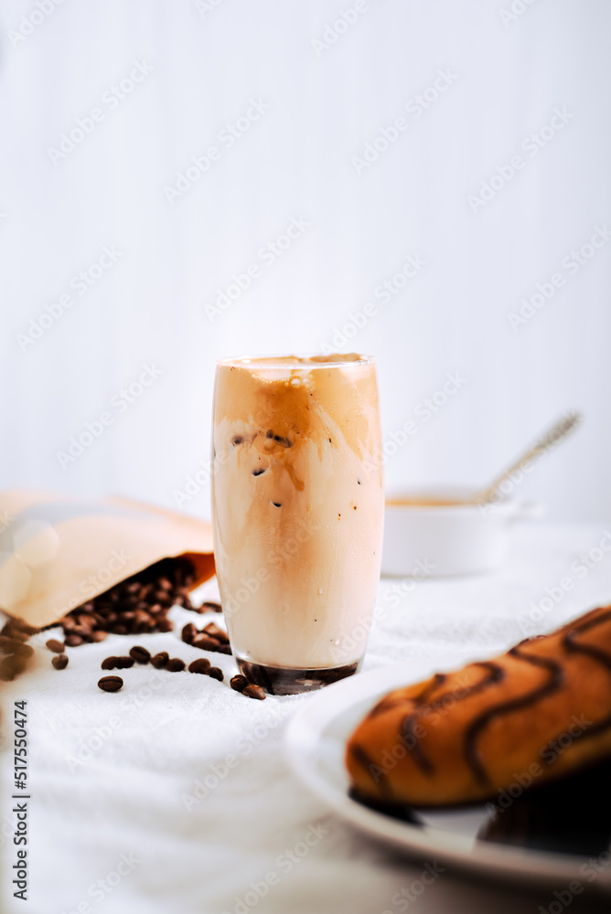 Stockfoto Vaso de Café Dalgona, Delicioso café coreano, café frío, con ...