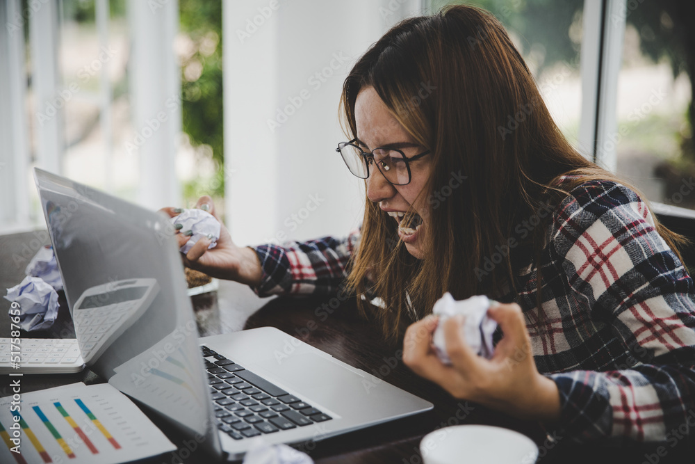 woman stress from work overload Stock 写真 | Adobe Stock