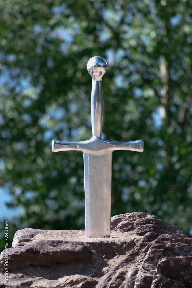 Excalibur dans sont rocher Stock Photo | Adobe Stock