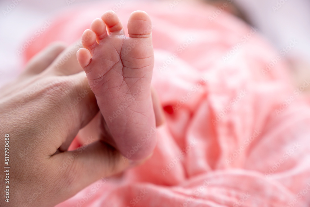 Newborn baby girl sleeping on white fur background. A beautiful newborn ...