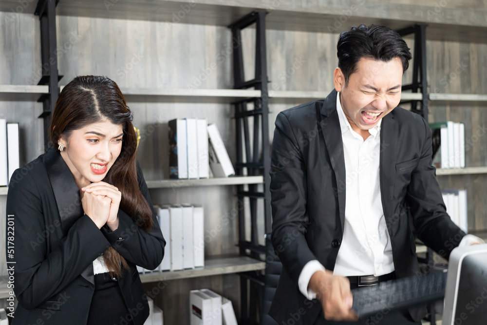 Emotional colleagues fighting in office. Workplace conflict. Angry boss ...