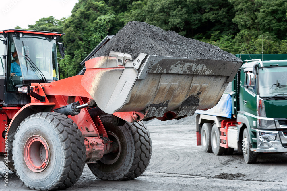 Wheel loaders, heavy equipment carrying sand in quarries: construction ...