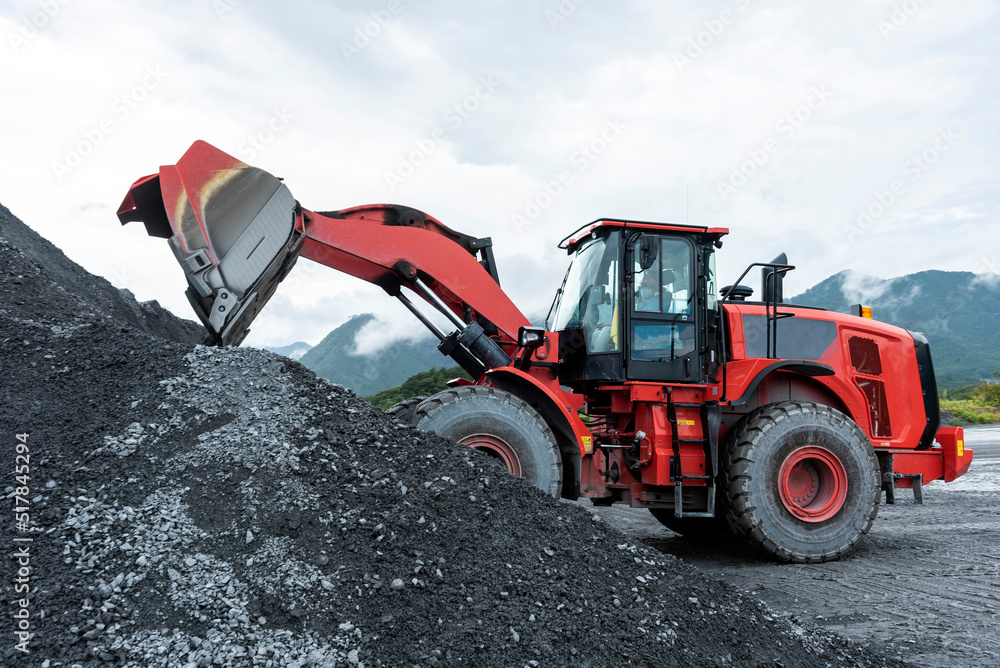 Wheel loaders, heavy equipment carrying sand in quarries: construction ...