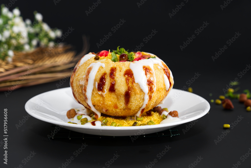 Raj Kachori - popular Indian chaat which crispy fried shells (kachori ...