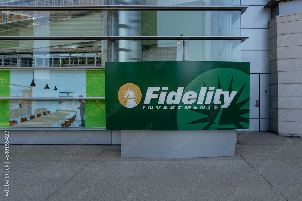 Foto de Los Angeles, CA, USA - July 6, 2022: Fidelity Investments sign ...