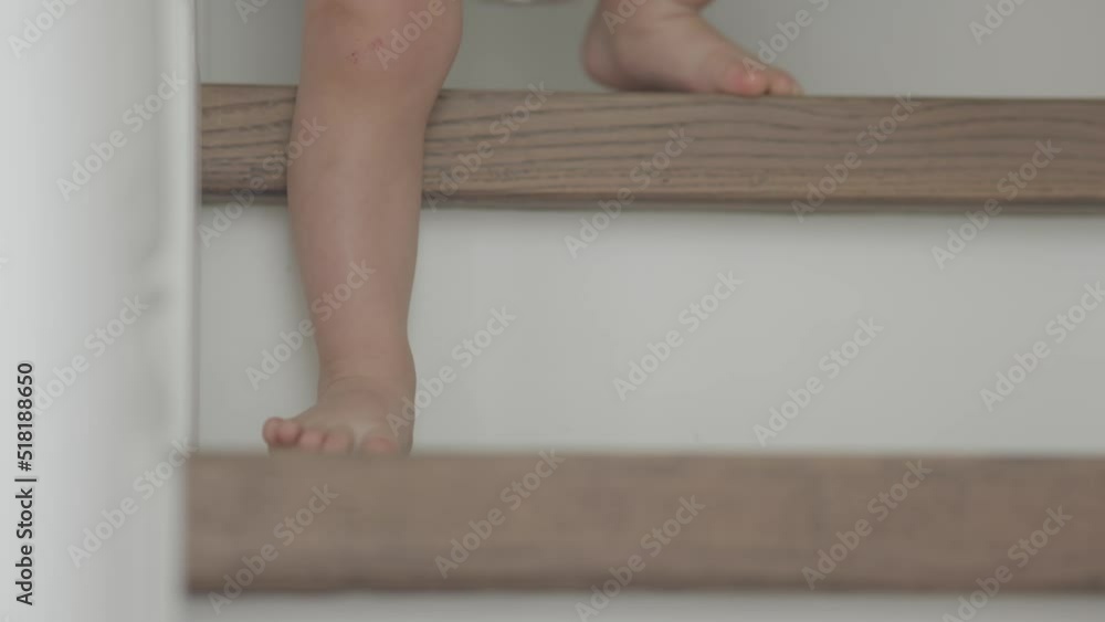 Vídeo do Stock: tiny baby barefoot legs going down stairs indoor home ...