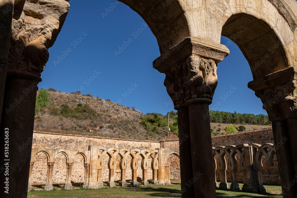 Arcos del claustro, Monasterio de San Juan de Duero, arquitectura ...