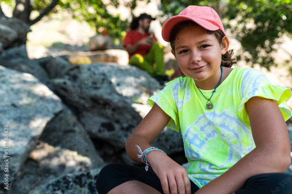 Foto de Preteen girl wild camping do Stock | Adobe Stock