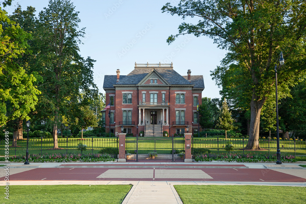 Illinois governors mansion in Springfield on a sunny afternoon in the ...