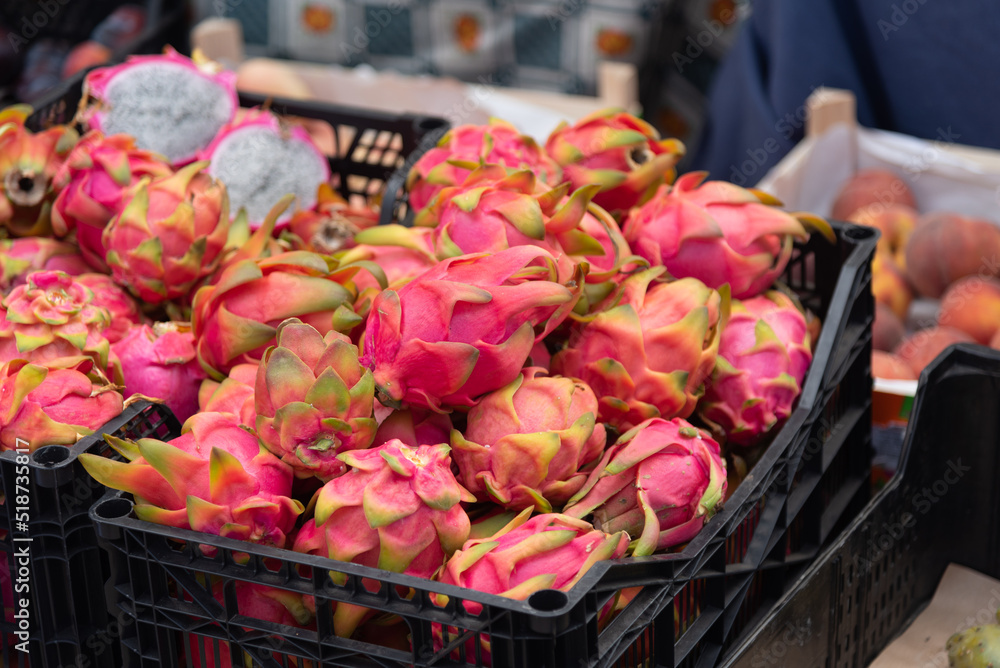 Montón de una deliciosa Pitahaya, fruta de dragón y frutas tropicales ...