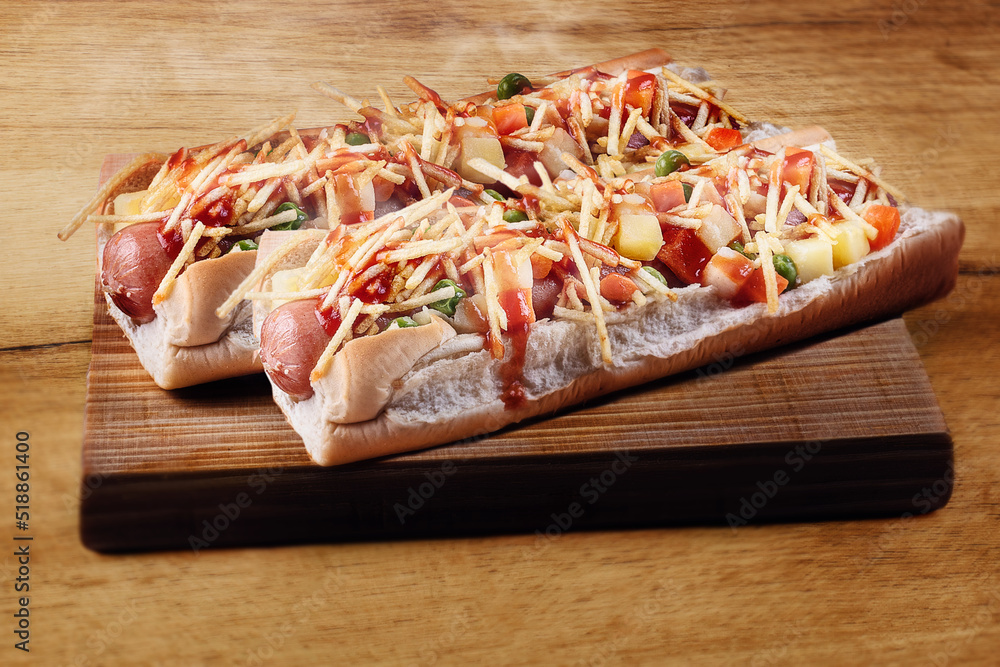 Super pancho, con abundante batata palla, y algunas guarniciones Stock ...