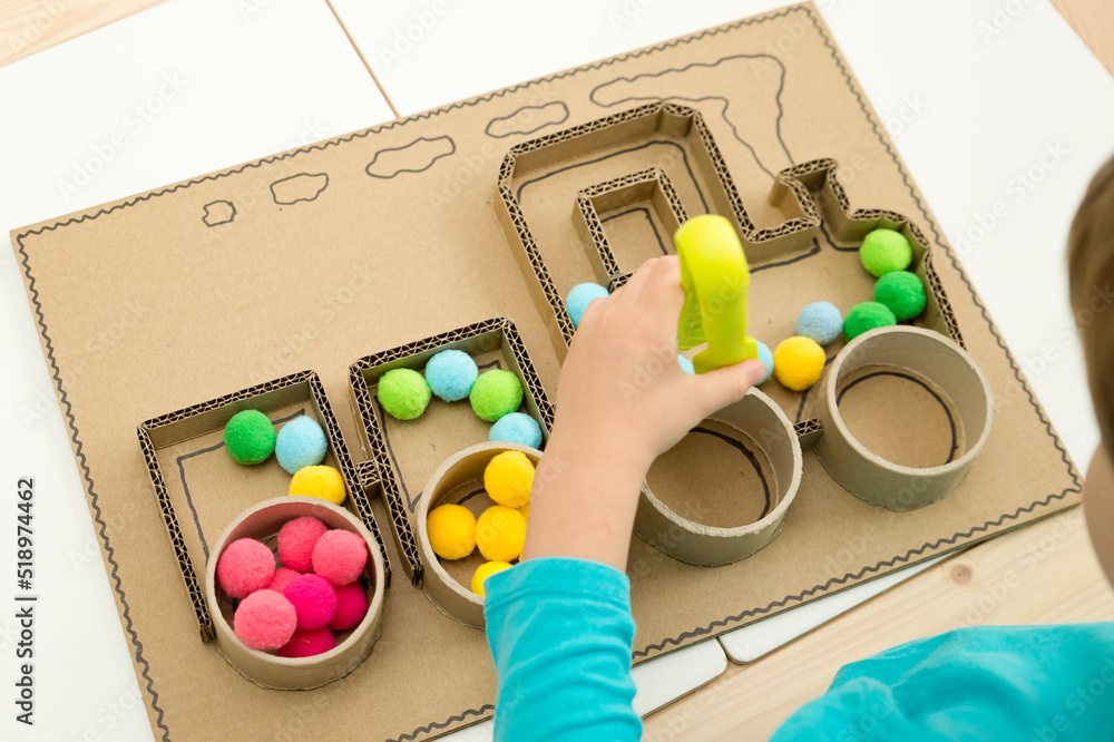Foto de Pompom train. 3D train board for active brain exercise game ...