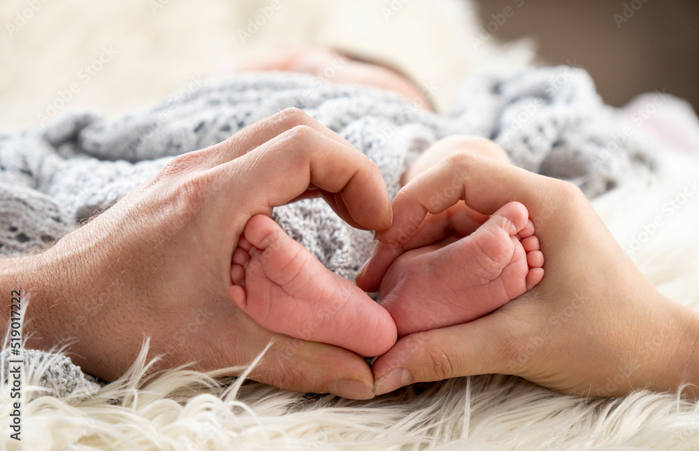Newborn baby feet close up view Girl sleeping on white fur background ...