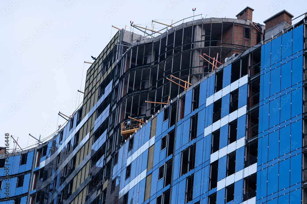 Facing the building with a ventilated facade. Aluminum colored facades ...