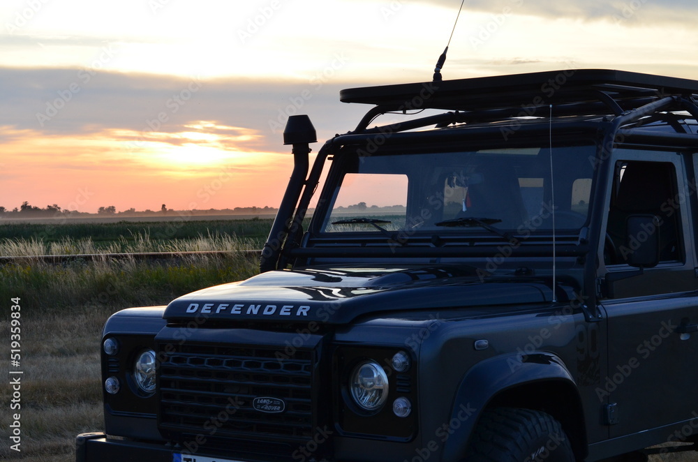 Land Rover Defender (1990-2016 series) 4x4 historical Land Rover ...