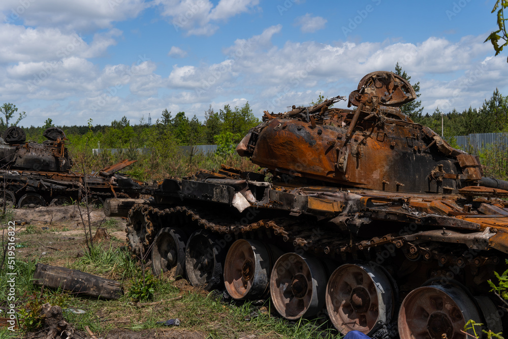 Foto de A column of Russian military equipment was destroyed. A lot of ...