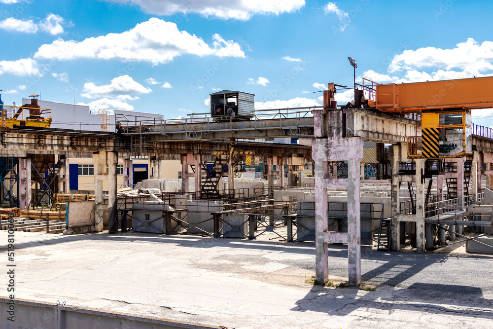 Plant for the production of reinforced concrete slabs and foundation ...