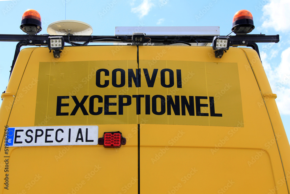 convoi exceptionnel Stock Photo | Adobe Stock
