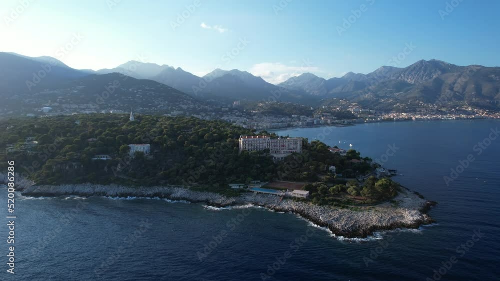 la vue aérienne du Cap Martin en fin de journée en été - Roquebrune-Cap ...