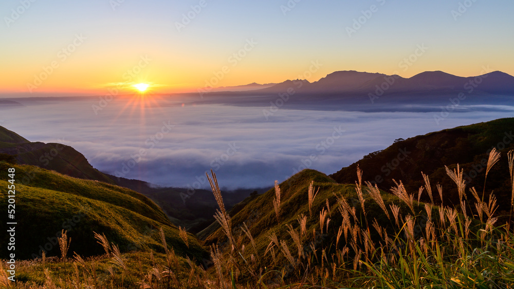 最高に美しい絶景自然風景(阿蘇山背景) The most beautiful natural scenery (Mt. Aso ...
