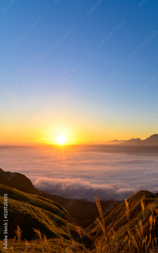 最高に美しい絶景自然風景(阿蘇山背景) The most beautiful natural scenery (Mt. Aso ...