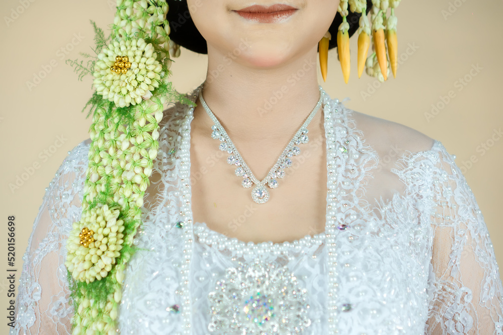 Beautiful model, wearing a Javanese Indonesian wedding dress and her ...