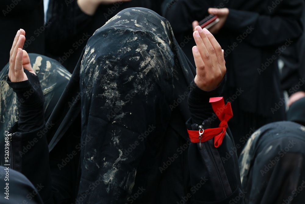 turkey muslim women and children chaining themselves at KERBELA ...