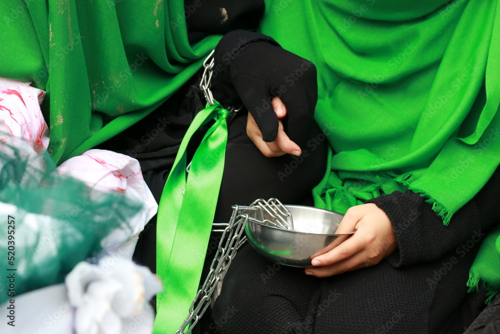 turkey muslim women and children chaining themselves at KERBELA ...