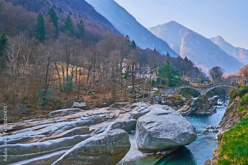 Medieval Salt Bridge (Ponte dei Salti) on Verzasca River, Lavertezzo ...