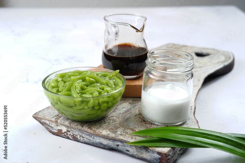 es Cendol or lod chong is a sweet ice dessert made from pandan short ...