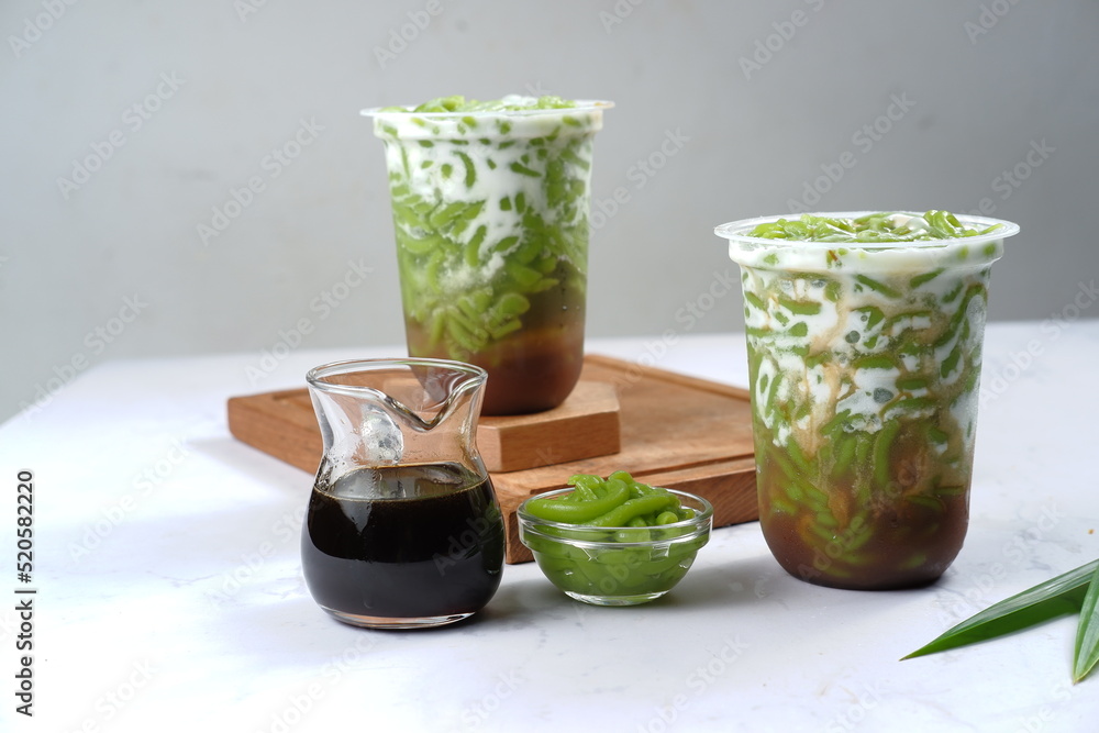 es Cendol or lod chong is a sweet ice dessert made from pandan short ...