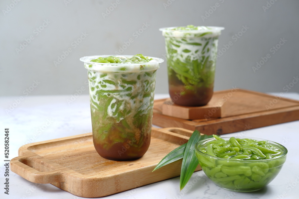 es Cendol or lod chong is a sweet ice dessert made from pandan short ...