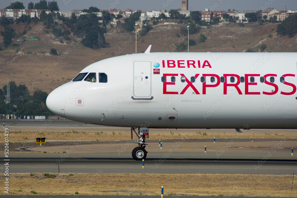 Avión de línea Airbus A321, de la aerolínea Iberia Express en el ...