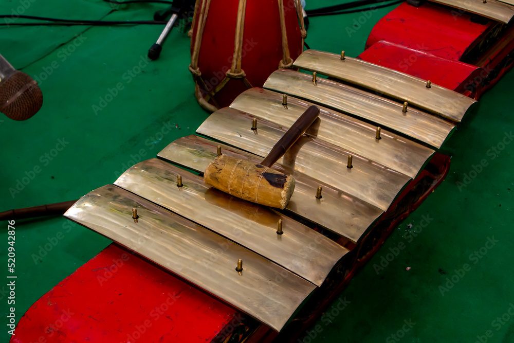 Foto de Gamelan, Bonang, Gamelan, Kendang, Kenong and Gong are ...