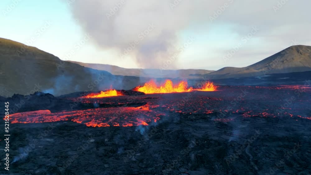 Vídeo do Stock: Volcanic eruption in Iceland. New Fagradalsfjall ...