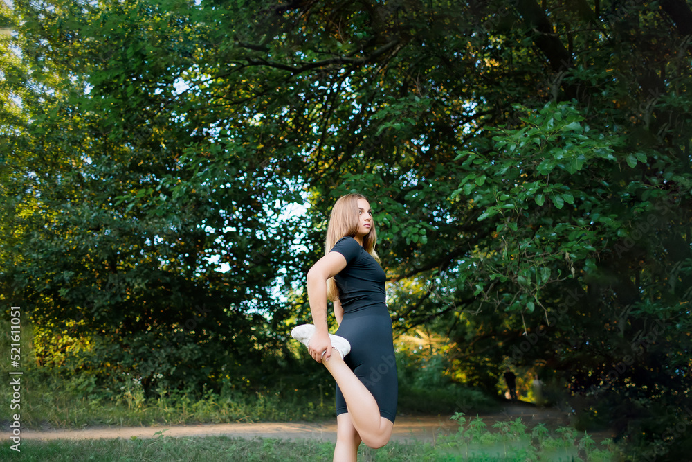 fitness model sports girl bent her knee and sprained her ligaments ...