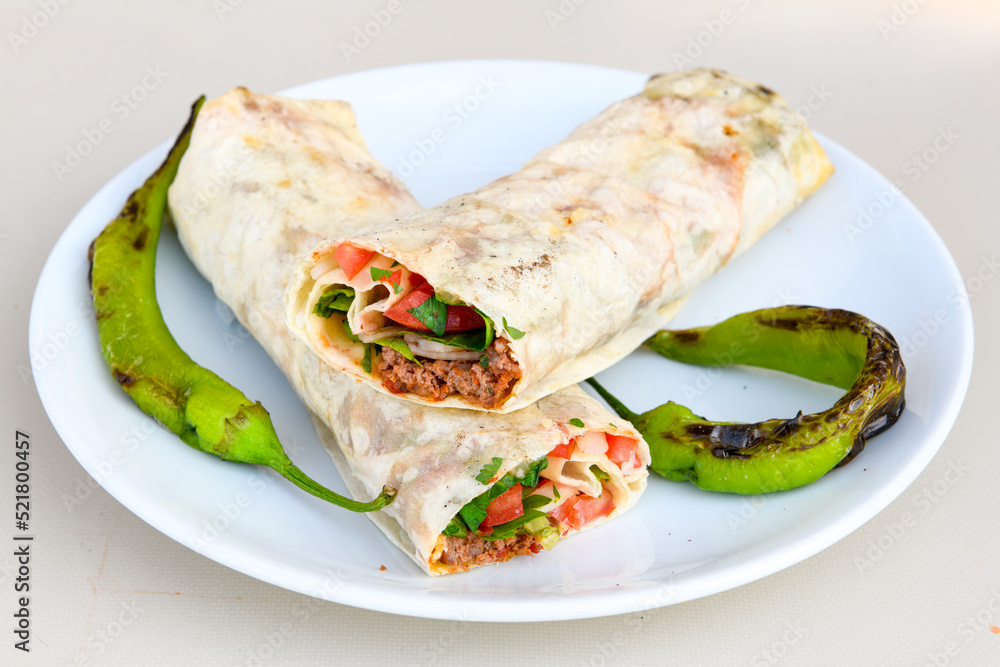 Lavash doner kebab ( zurna tavuk et doner durum ) or shawarma sliced in ...
