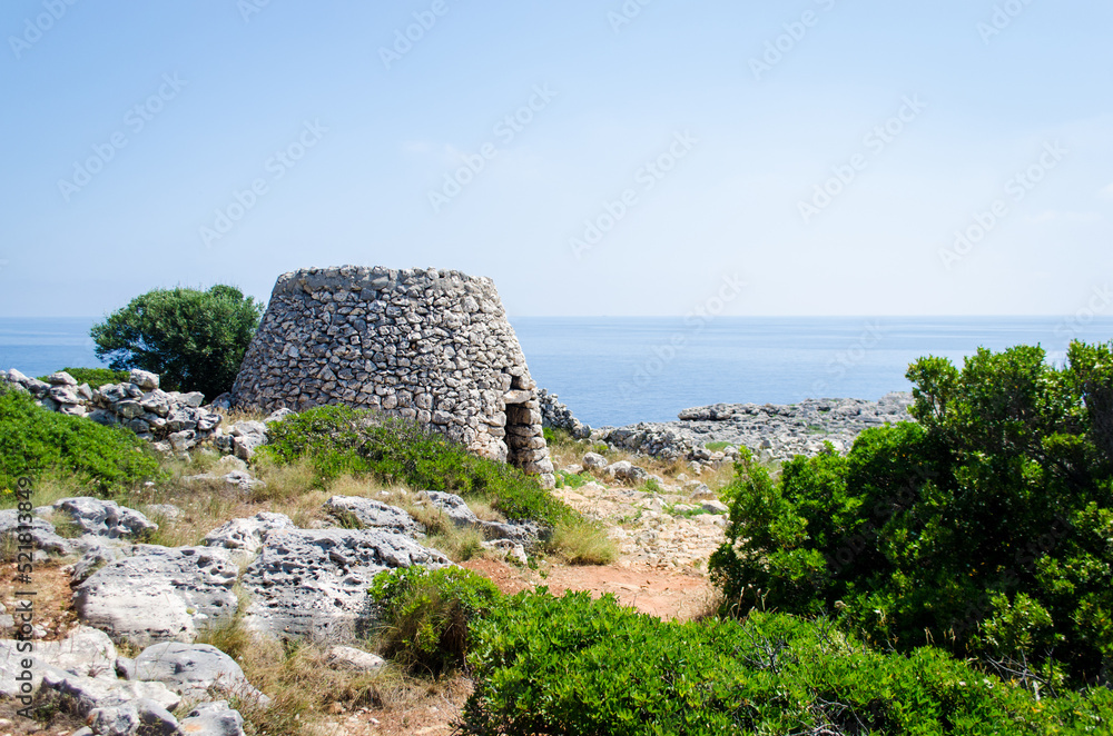 Una pajara, tipica costruzione rurale del Salento in Puglia, sul ...