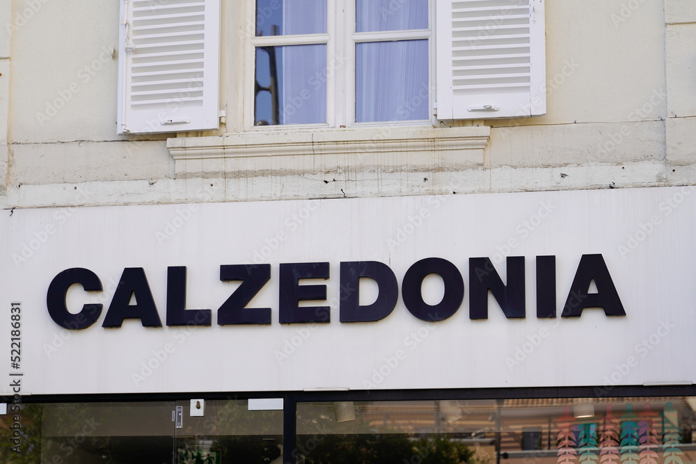 calzedonia logo brand shop Clothing Store facade text Sign fashion ...