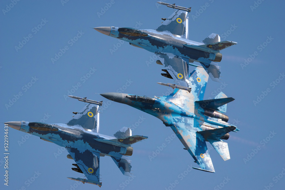 Ukrainian Air Force fighters:Su-27 assisted by F-16s in a hypothetical ...