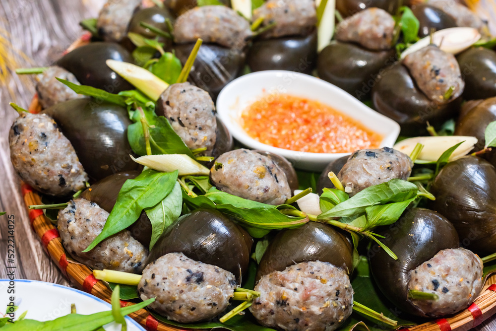 Steamed snails with lemongrass ( Oc doi hap xa). The ingredients ...