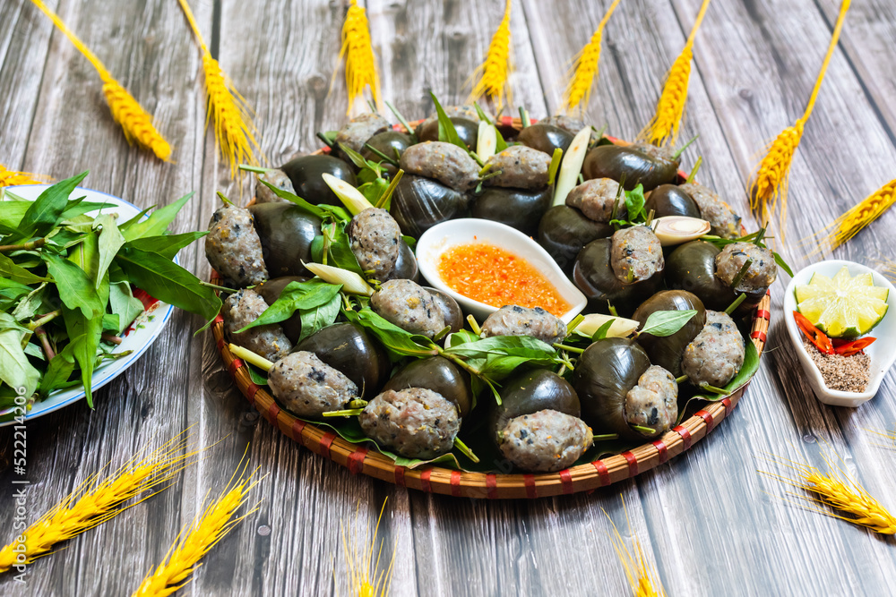 Steamed snails with lemongrass ( Oc doi hap xa). The ingredients ...
