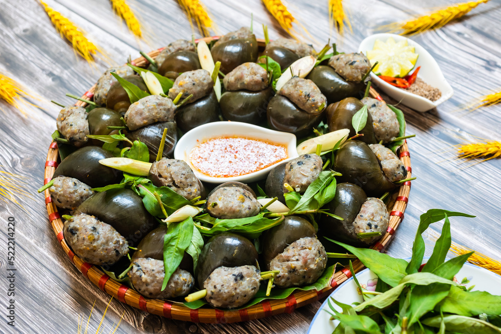 Steamed snails with lemongrass ( Oc doi hap xa). The ingredients ...