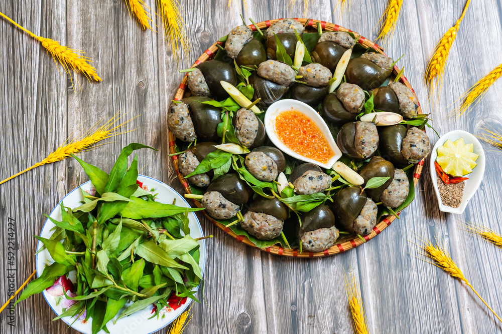 Steamed snails with lemongrass ( Oc doi hap xa). The ingredients ...