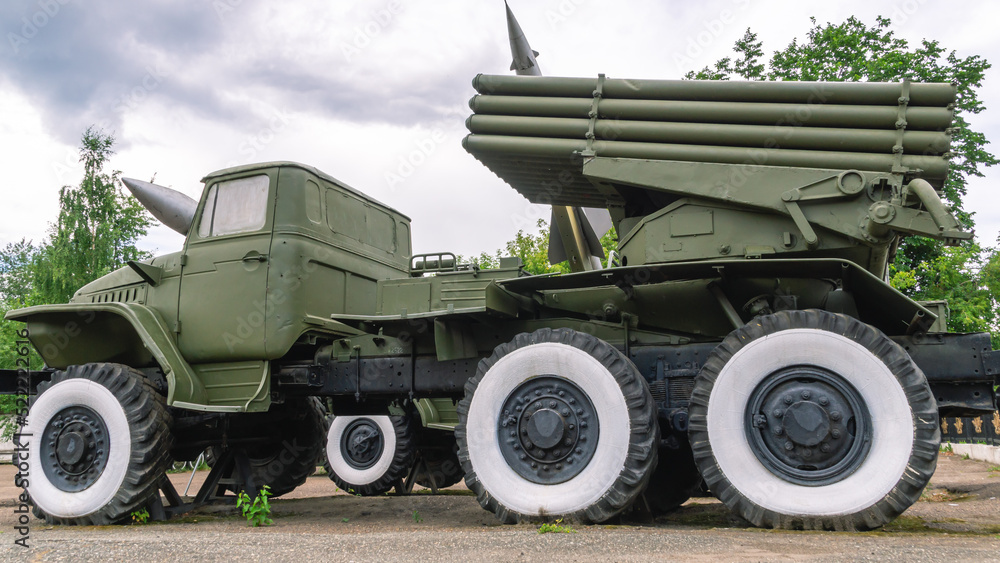 Foto de Soviet and Russian multiple rocket launchers. Field jet system ...